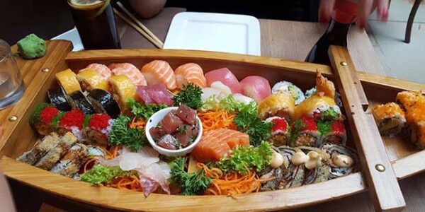 Thuyền gỗ trưng bày Shushi Đẹp Mắt Dùng Ở Nhà Hàng Nhật Bản